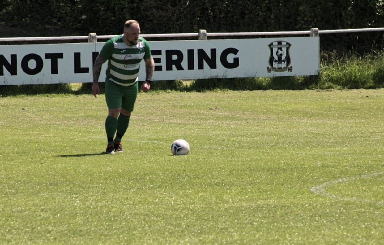 Felling Magpies Football Coach raises £1300 in support of QE Charity ...