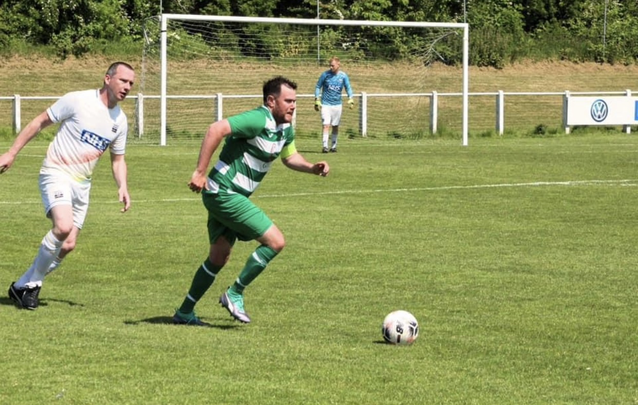 Felling Magpies Football Coach raises £1300 in support of QE Charity ...