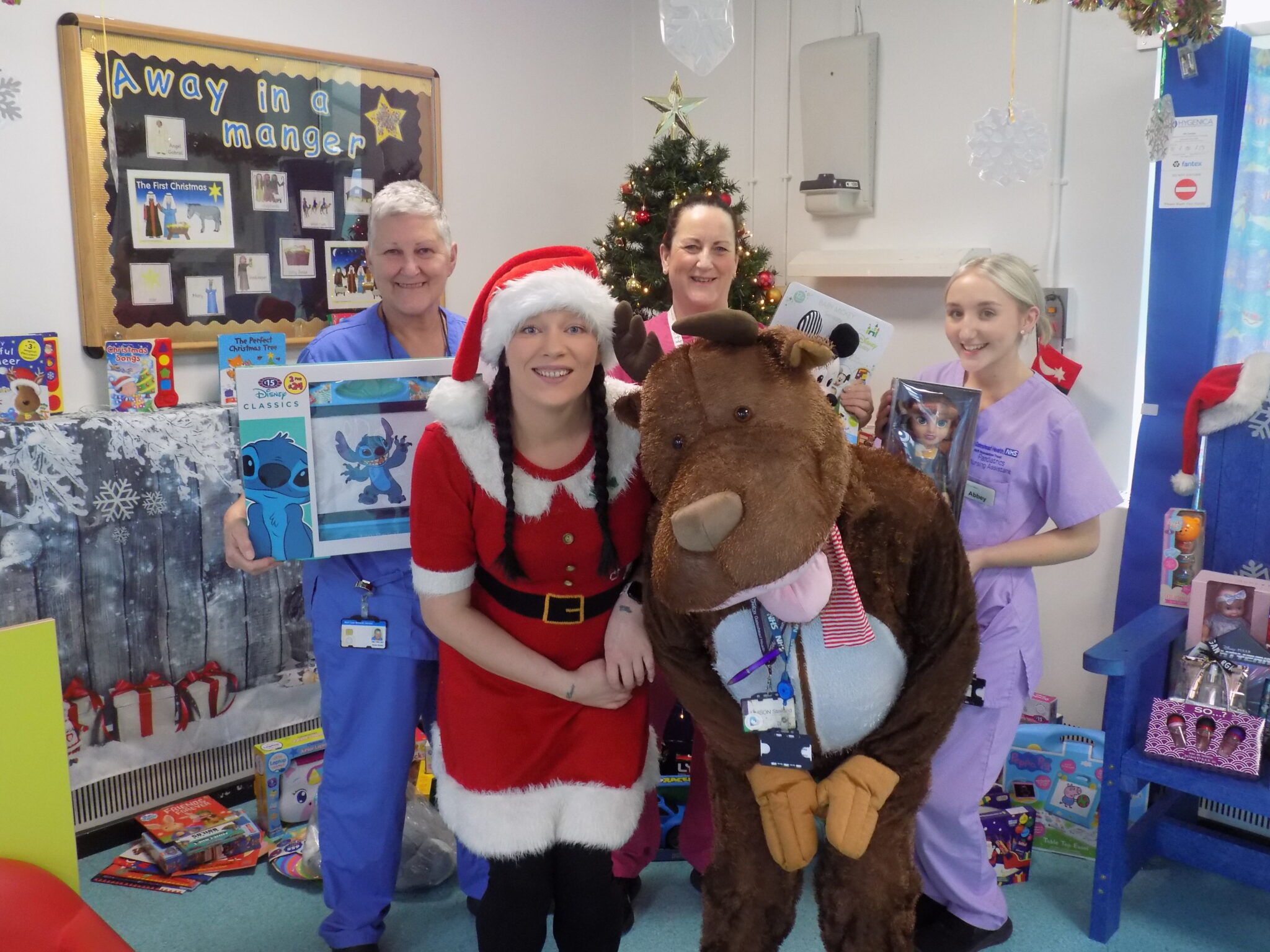 The people who gave a dose of Christmas magic to those in hospital ...