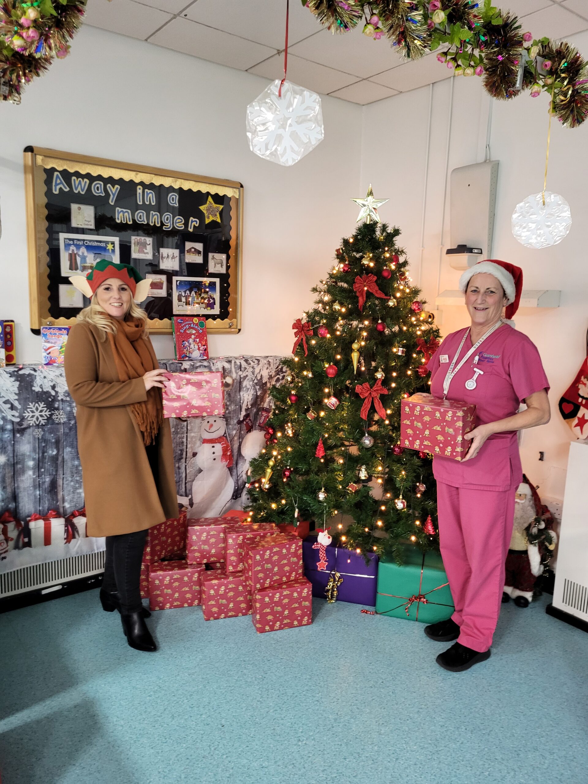 The people who gave a dose of Christmas magic to those in hospital ...